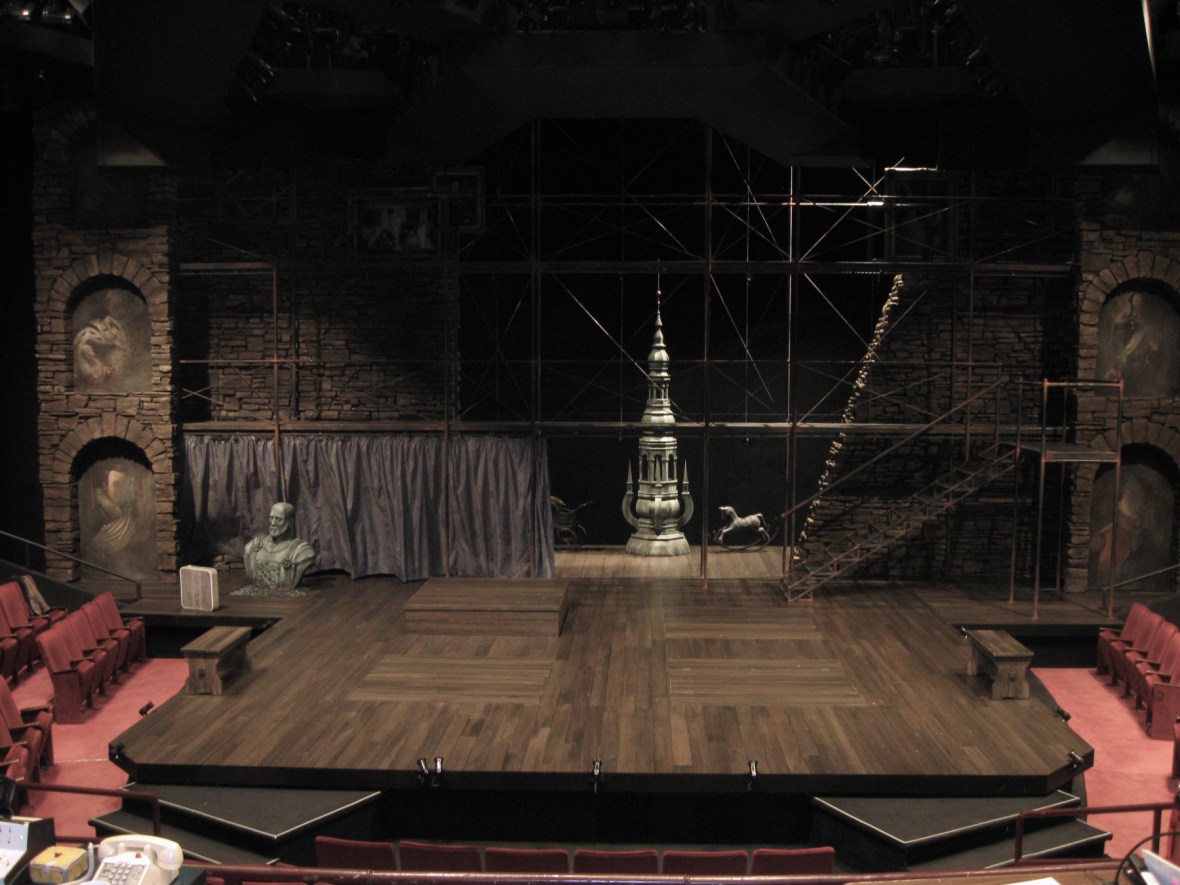 Hamlet Full Stage – Melanie Rentschler